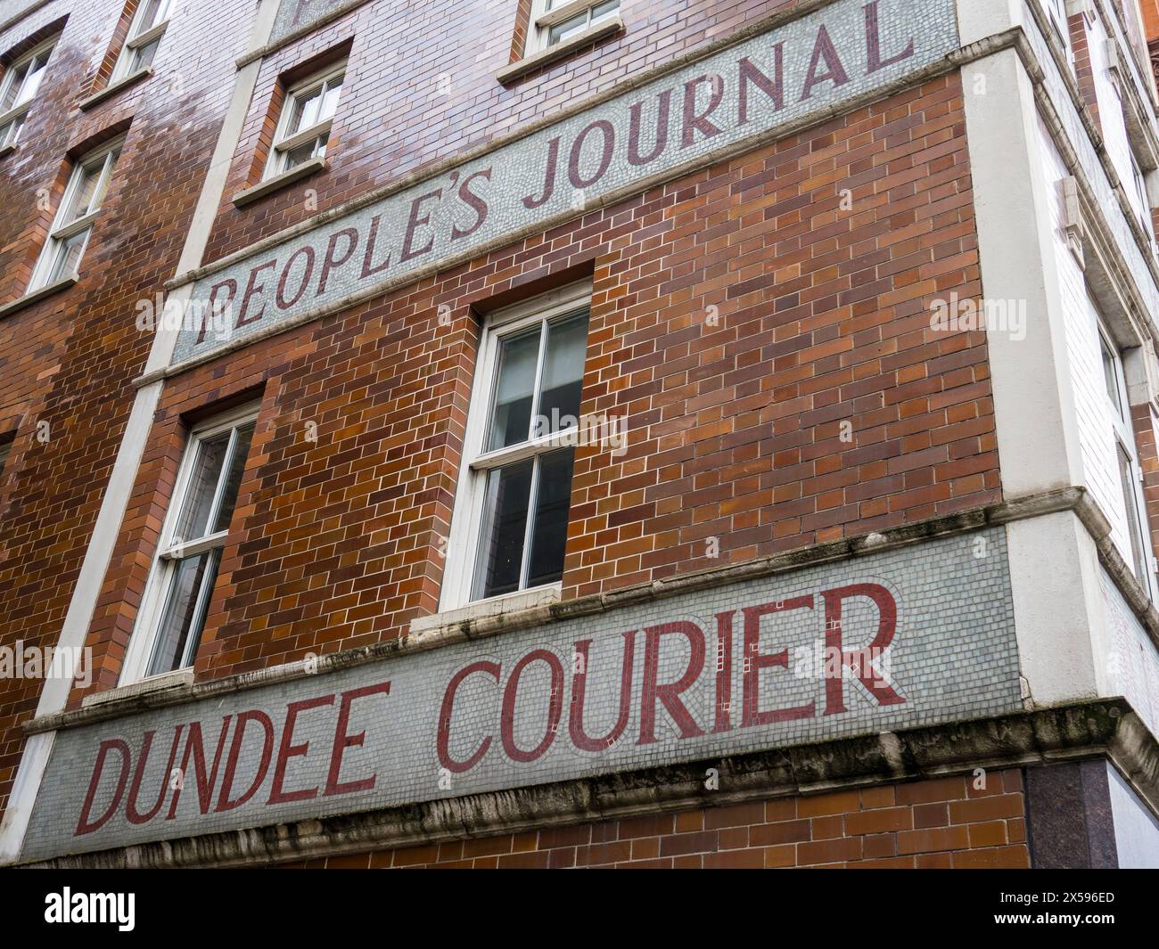Dundee courier hi-res stock photography and images - Alamy