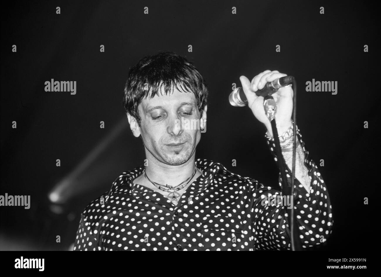 MERCURY REV, READING FESTIVAL CONCERT, 2001: Jonathan Donahue of the ...