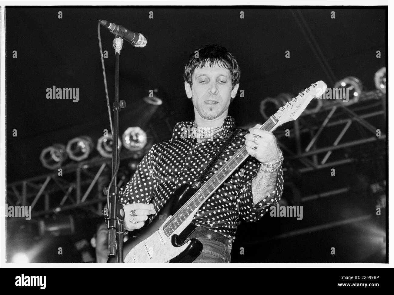 MERCURY REV, READING FESTIVAL CONCERT, 2001: Jonathan Donahue of the ...