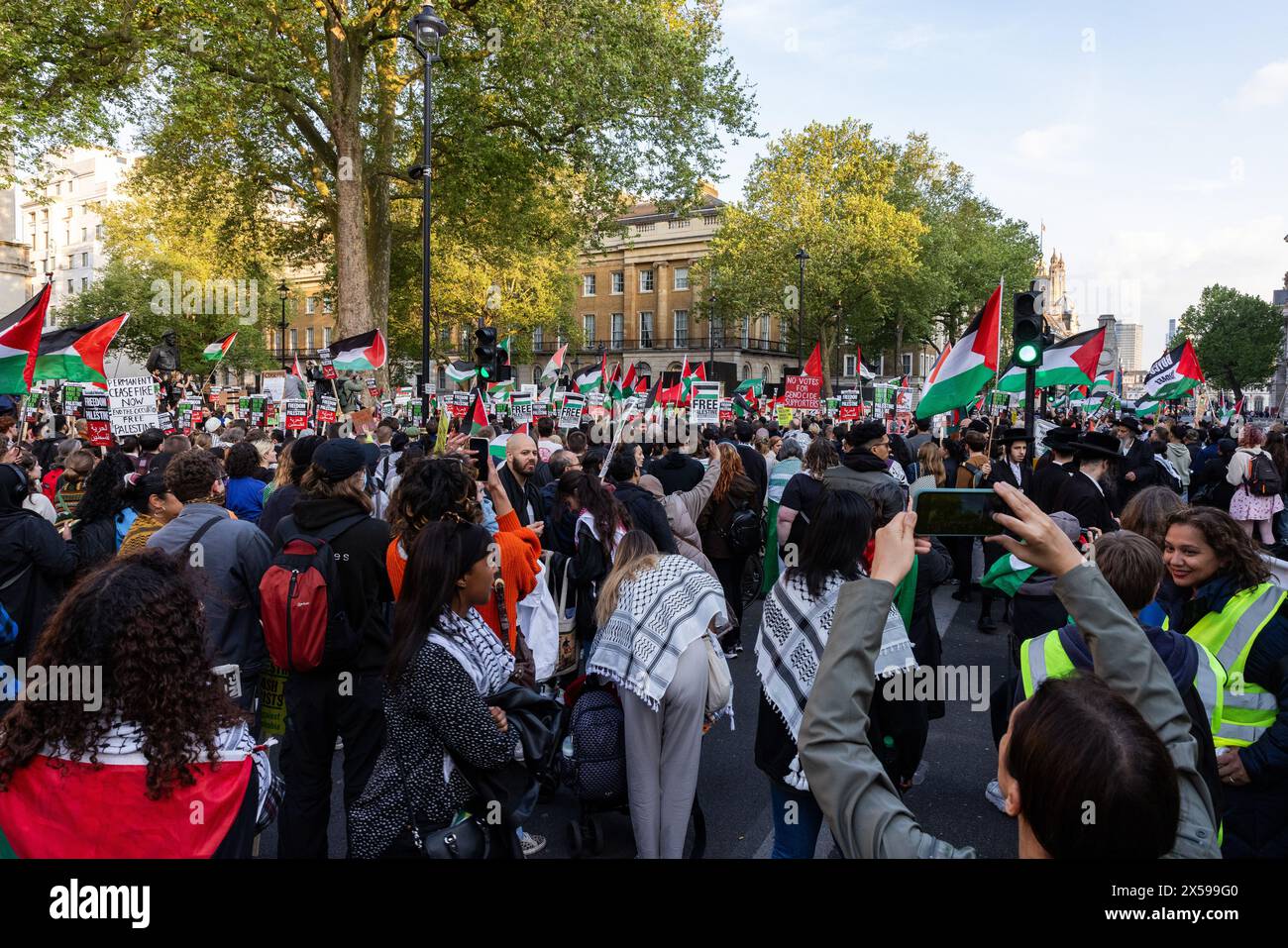 London, UK. 7th May, 2024. Thousands of pro-Palestinian protesters take ...