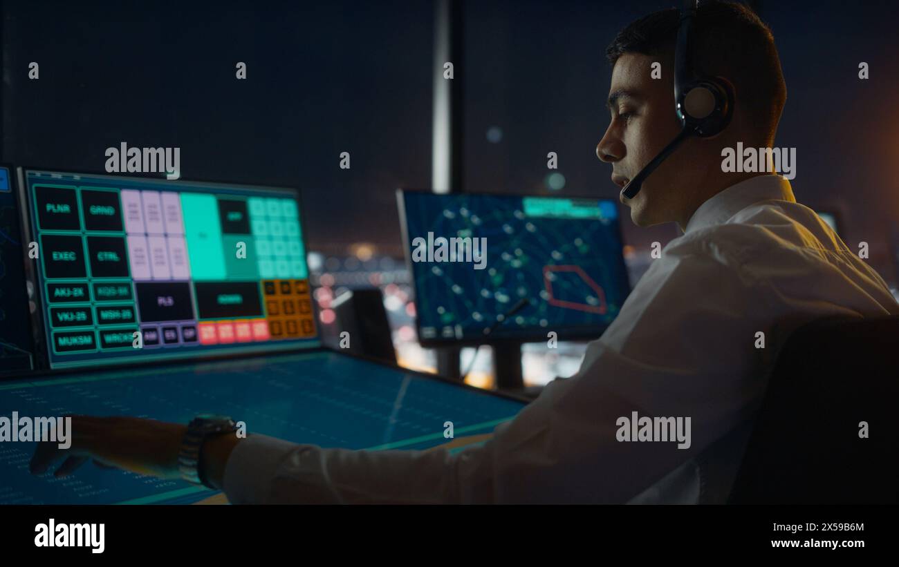 Atc air traffic control controller hi-res stock photography and images ...