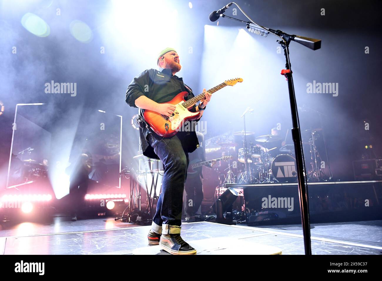 LONDON, ENGLAND - MAY 07: Tom Walker performing at Eventim Apollo on ...