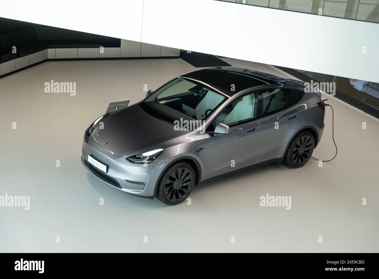 quicksilver electric TESLA Model Y car performance in Gigafactory ...