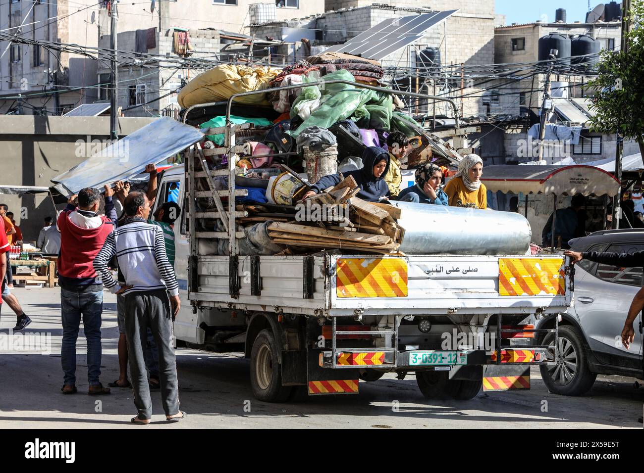 Rafah, Palestinian Territories. 08th May, 2024. Palestinians carry ...