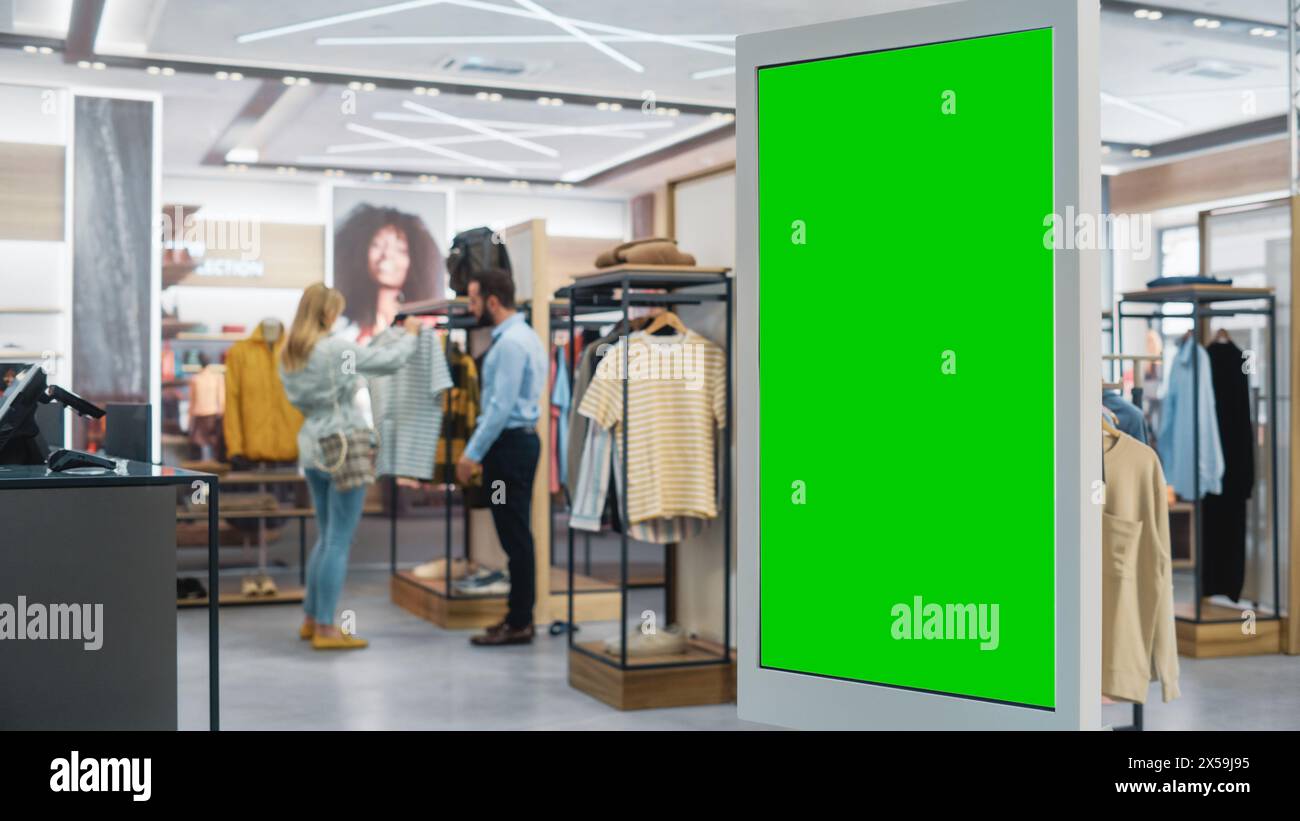 Green screen store hi-res stock photography and images - Alamy