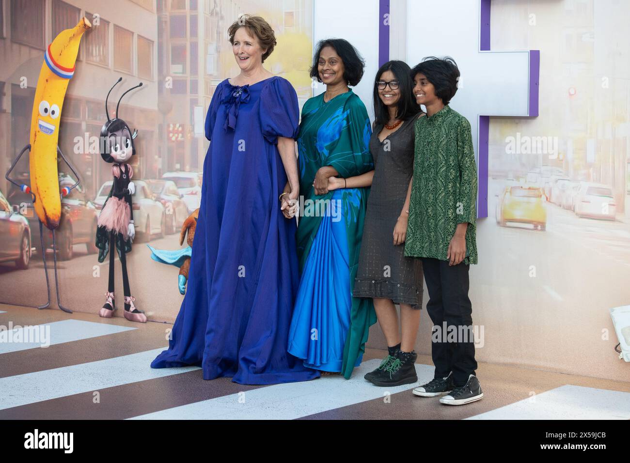 Fiona shaw with spouse sonali deraniyagala and children hi-res stock ...
