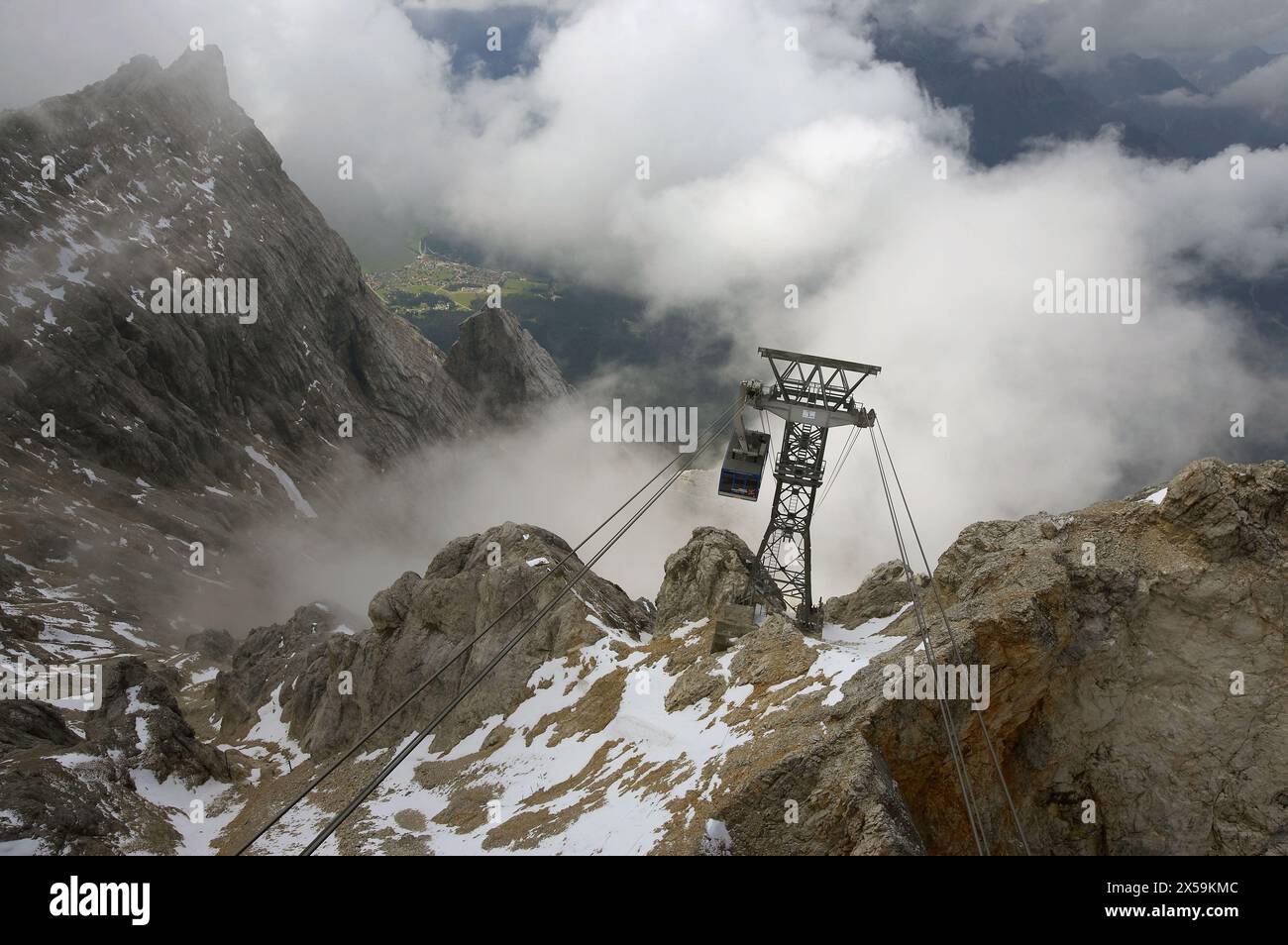 Zugspitze, Bavarian Alps, German/Austrian (Tyrol) border Stock Photo ...