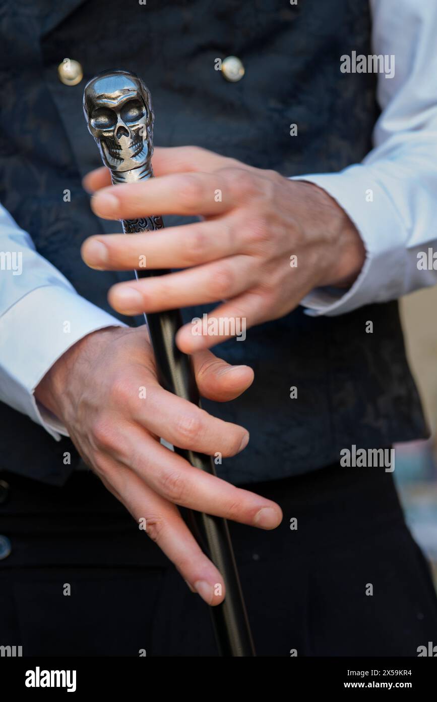 Stick men holding hands hi-res stock photography and images - Alamy