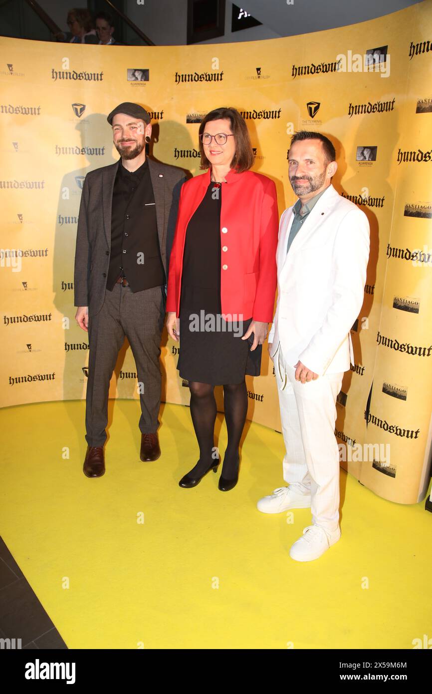 Daniel Alvarenga, Ilse Aigner und Thomas Gottschall bei der Premiere ...