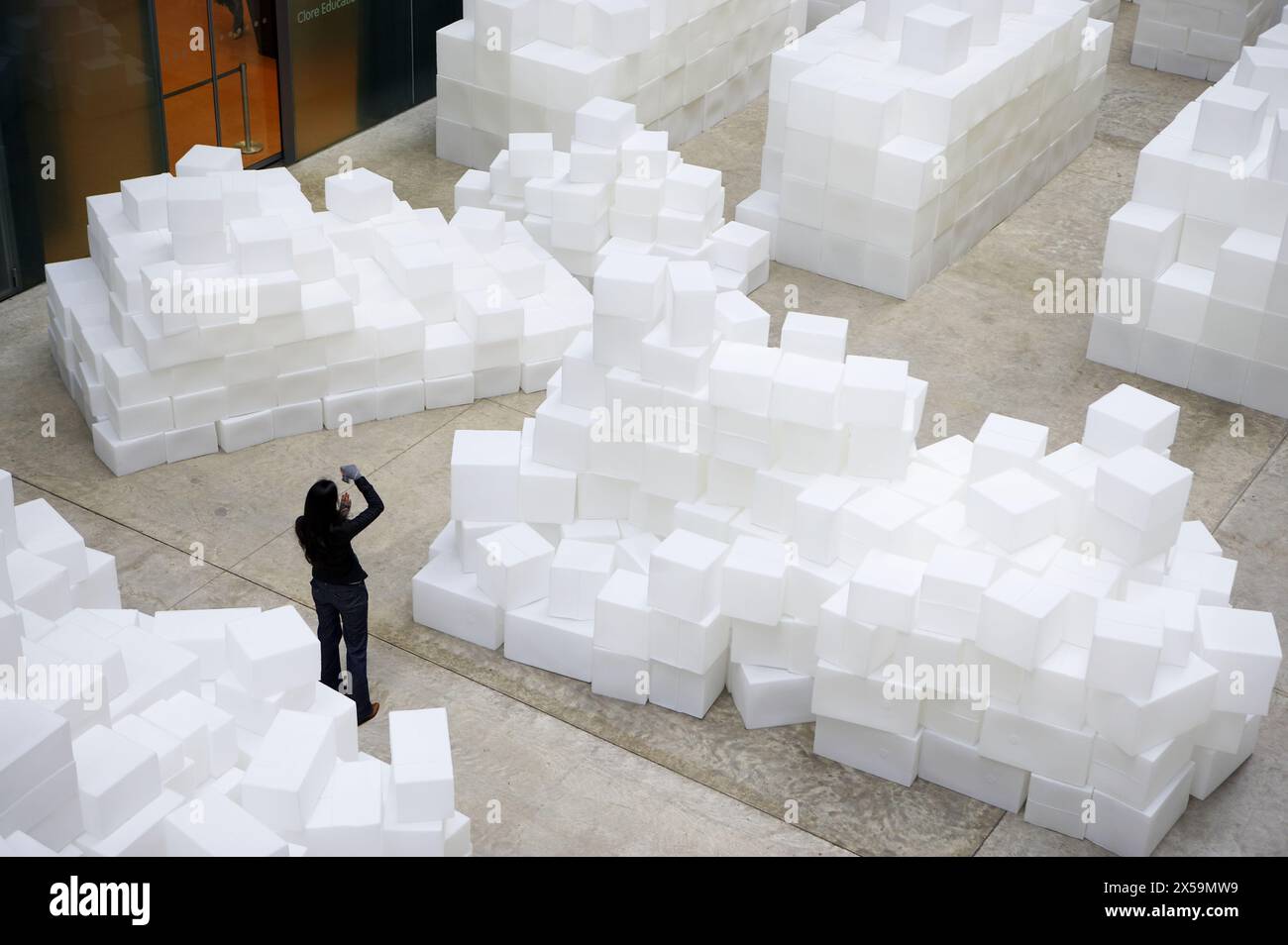 Embankment, by Rachel Whiteread, The Unilever Series, Turbine Hall ...
