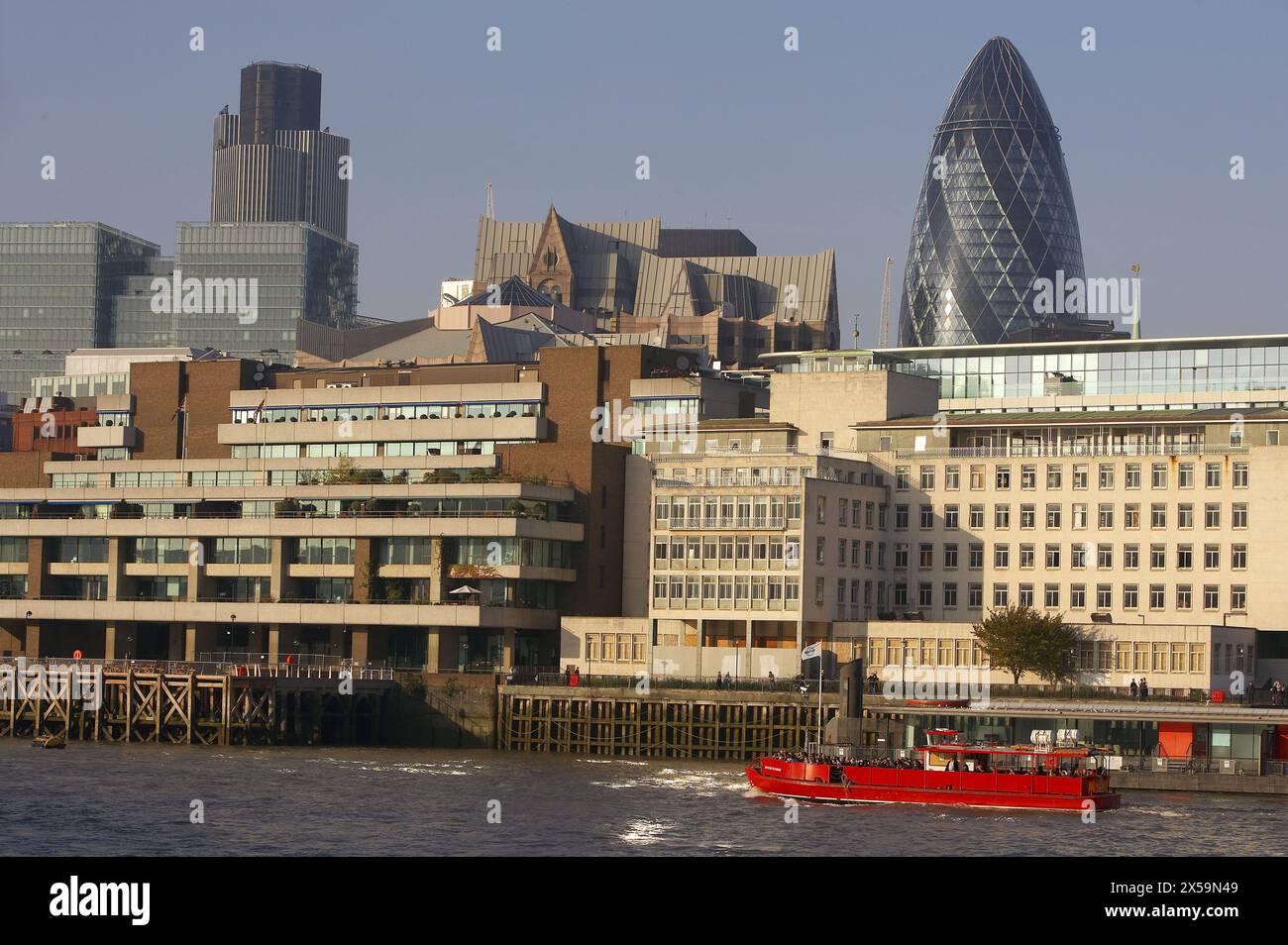 Office buildings, Swiss Re headquarters by architect Norman Foster ...