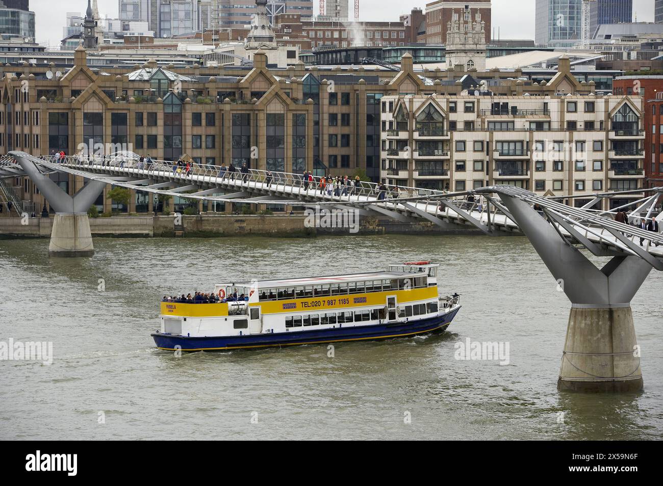 Millenium Bridge, Thames River, London. England, UK Stock Photo - Alamy