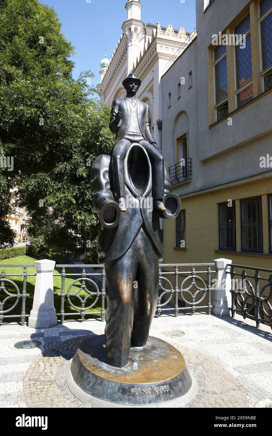 Bronze statue of Franz Kafka, Prague, Czech Republic Stock Photo - Alamy