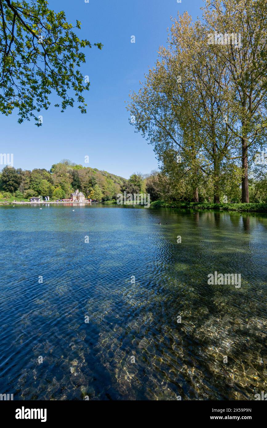 Swanbourne Lake with Swanbourne Lodge tearoom - Arundel, West Sussex ...