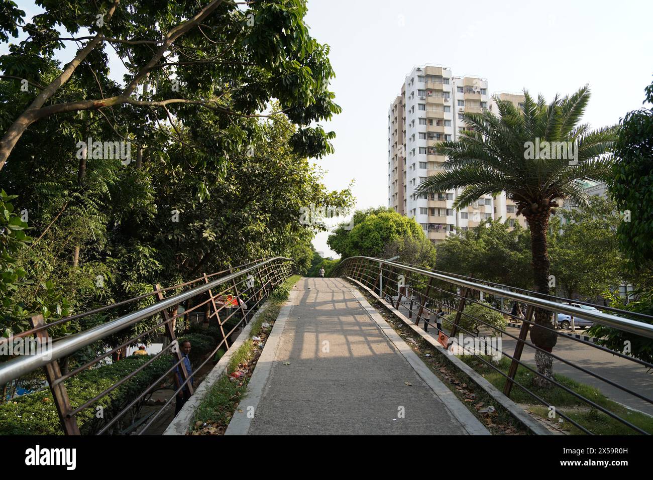 Foot bridge on Hatirjheel Link road. Dhaka, Bangladesh Stock Photo - Alamy