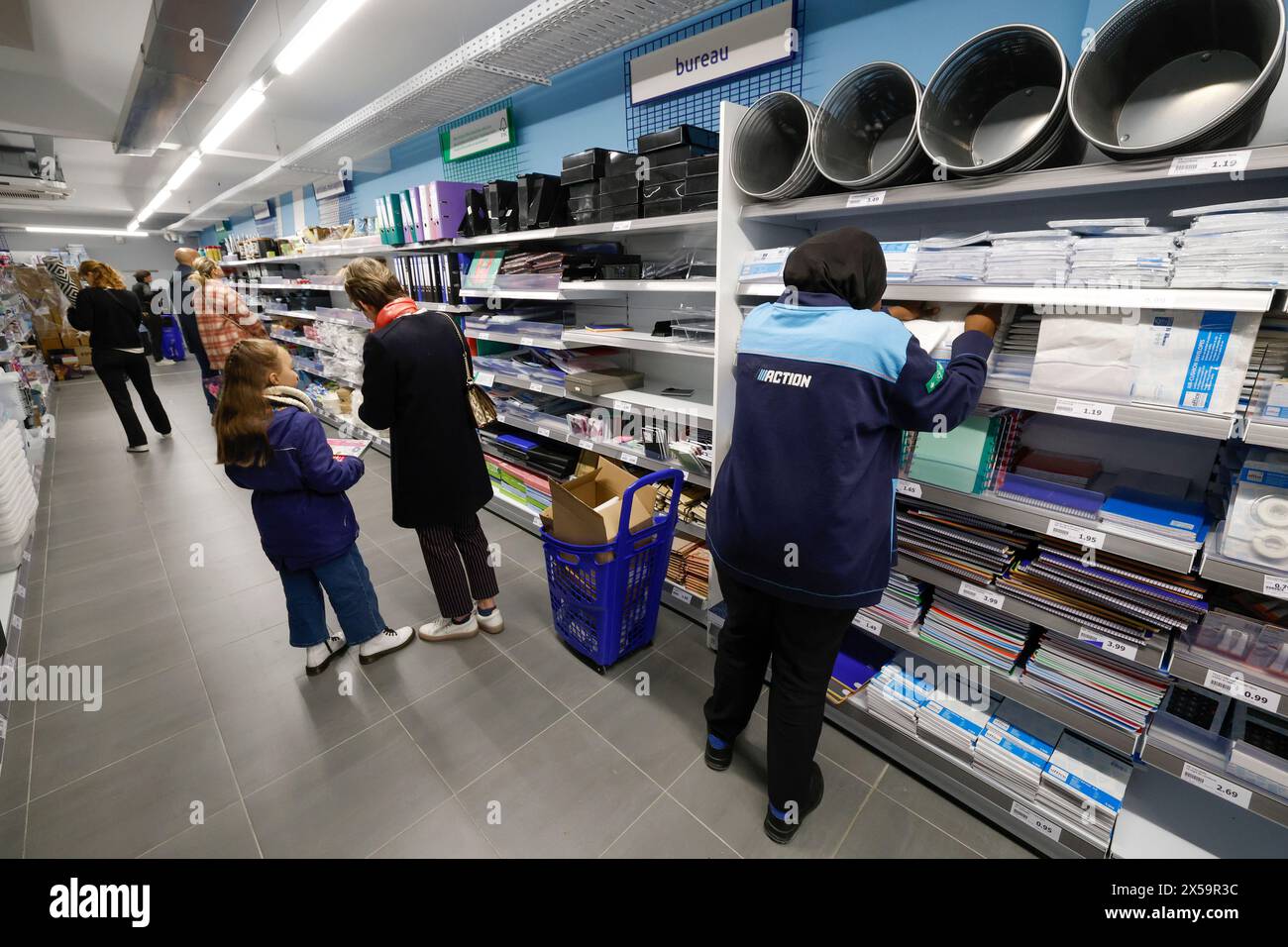 Customer employee experience hi-res stock photography and images - Alamy