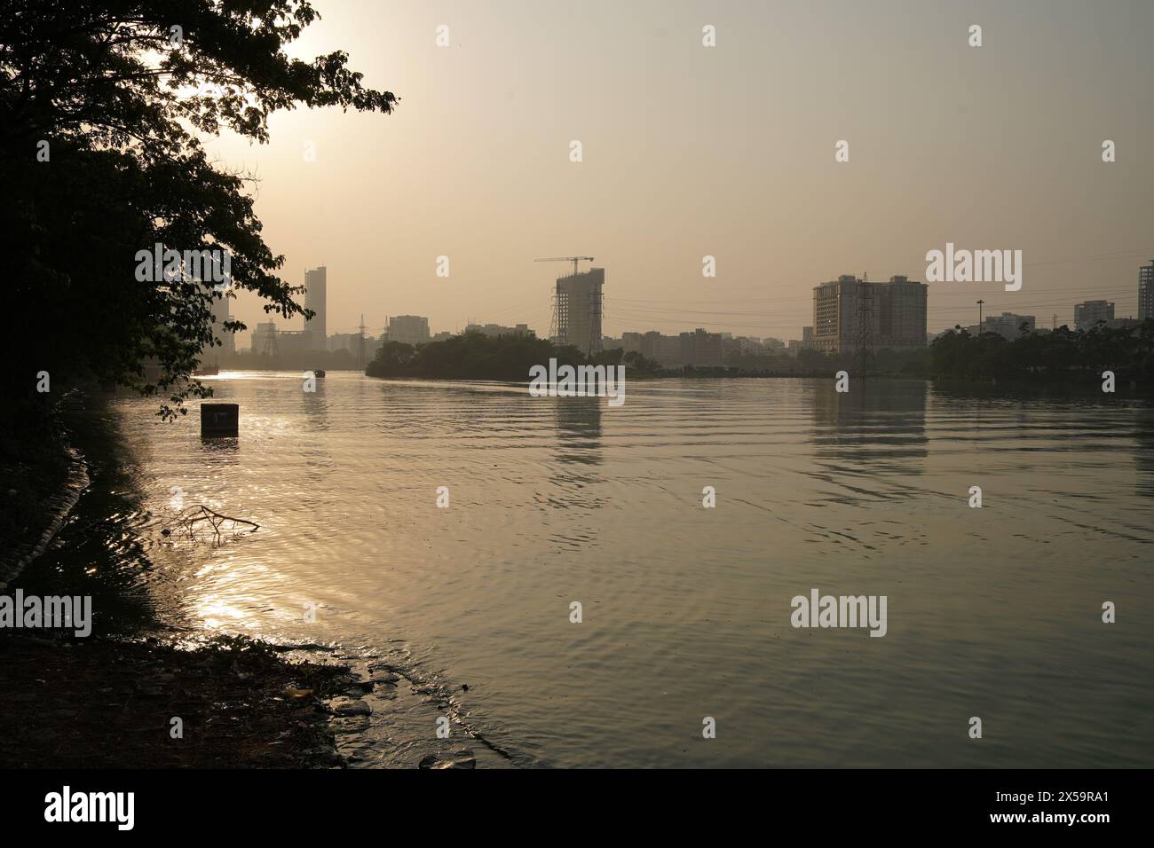 Hatirjheel lake dhaka bangladesh hi-res stock photography and images ...