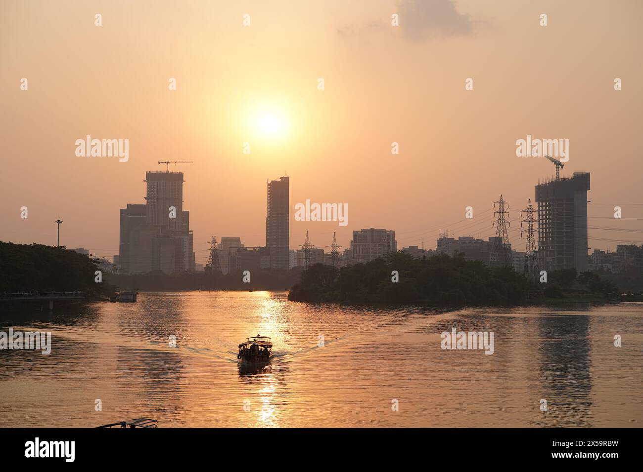 Setting the Sun at Hatirjheel. Dhaka, Bangladesh Stock Photo - Alamy