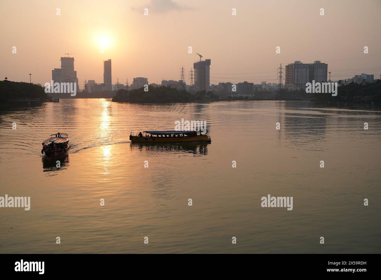 Setting the Sun at Hatirjheel. Dhaka, Bangladesh Stock Photo - Alamy