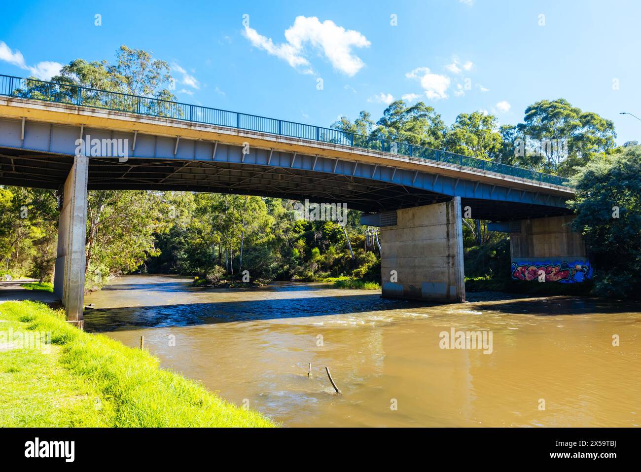 Warrandyte River Reserve and Kangaroo Ground-Warrandyte Rd bridge on a ...