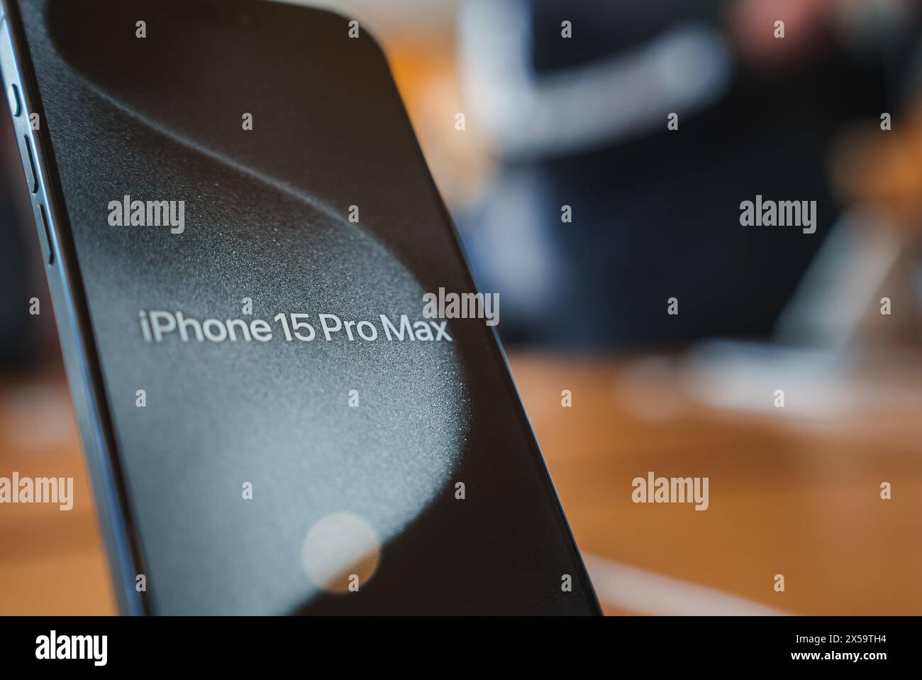 Iphone 15 pro black hi-res stock photography and images - Alamy