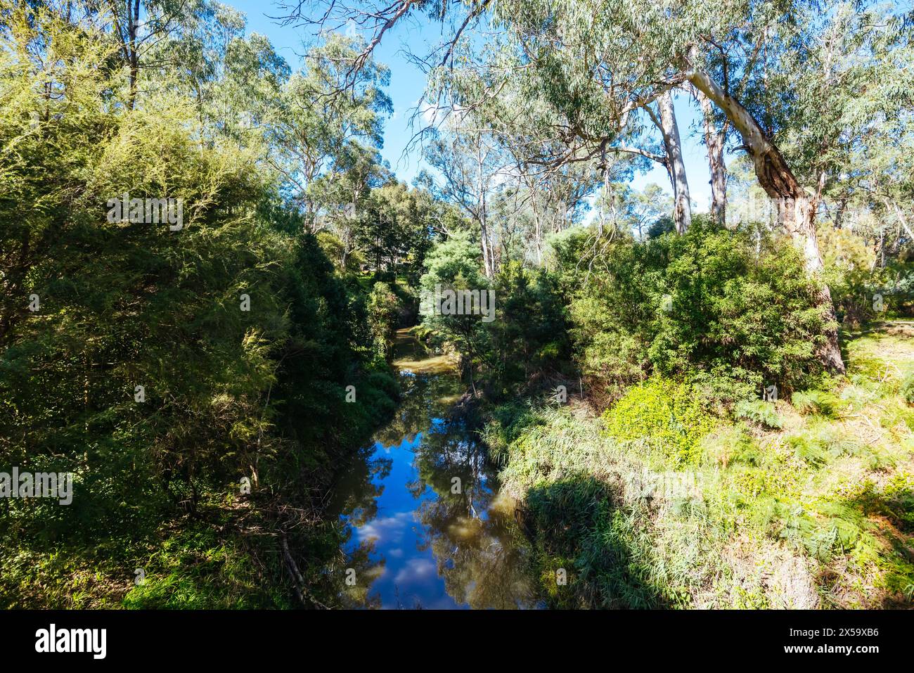 Warrandyte River Reserve and surrounding landscape on a cool autumn day ...