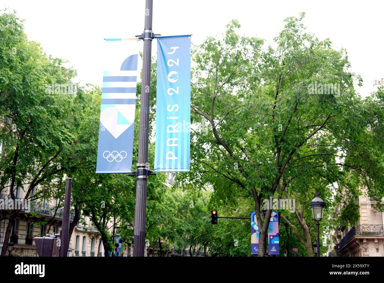 Paris 2024 signage hi-res stock photography and images - Alamy