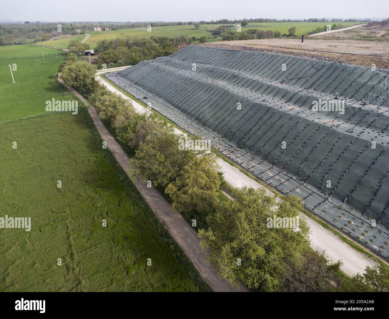 Landfill for non-hazardous municipal solid waste, with the slope ...
