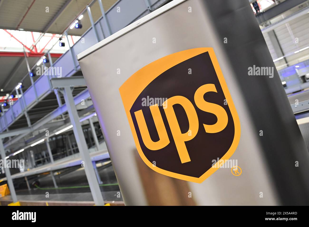 UPS Logo,Firmenemblem. United Parcel Service. Logistikdienstleistung ...