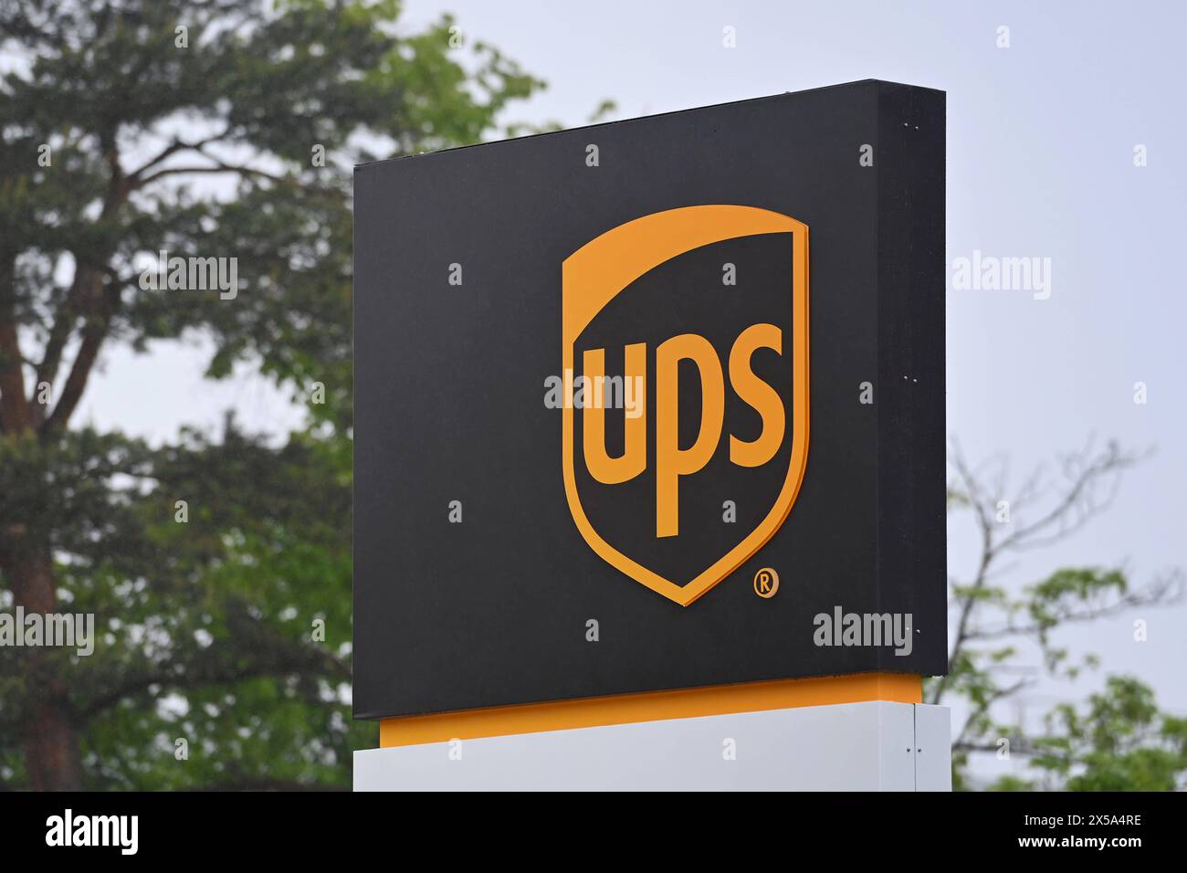 UPS Logo,Firmenemblem. United Parcel Service. Logistikdienstleistung ...