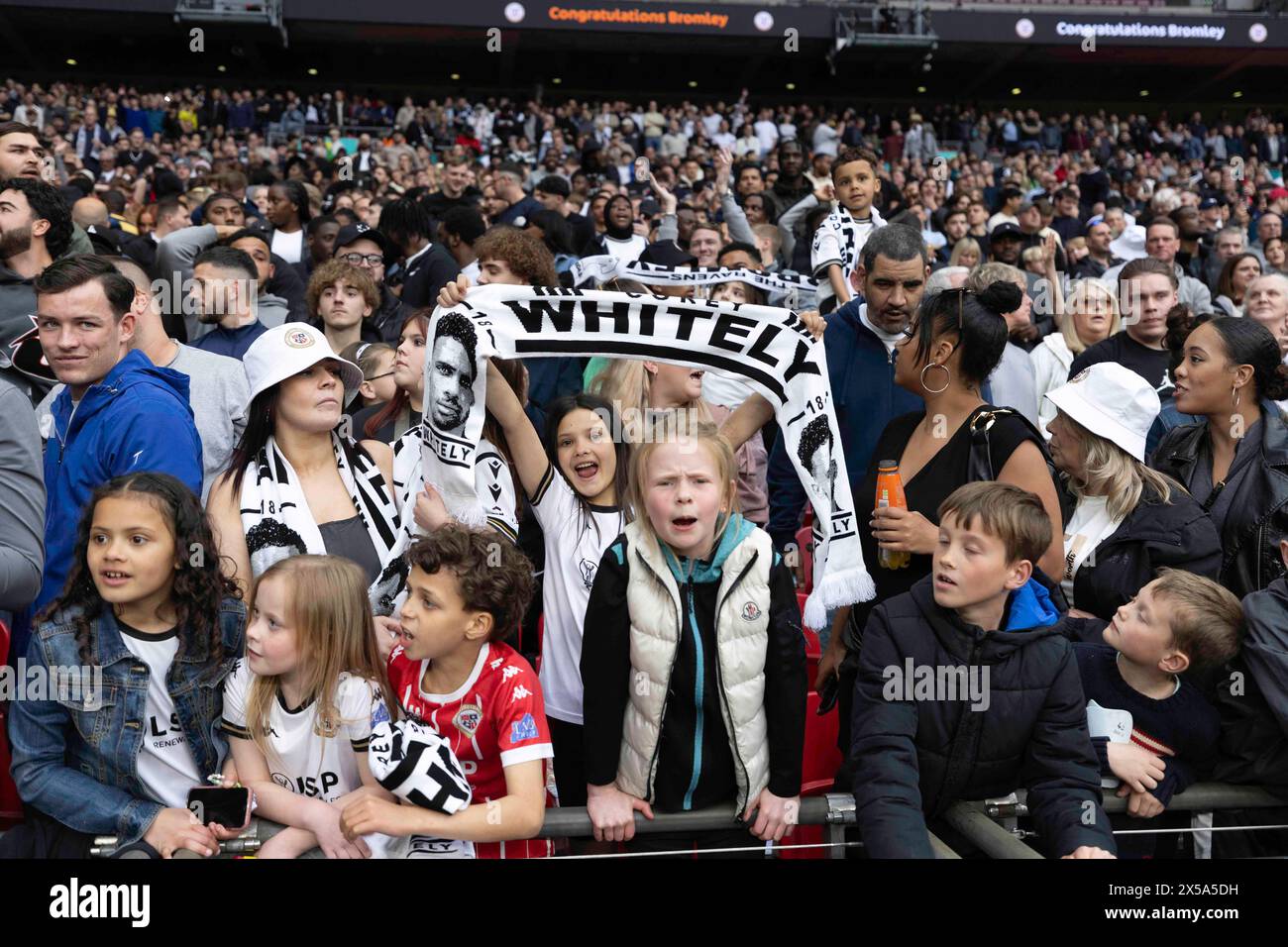 Wembley Crowd Vanarama Promotion Final Bromley V Solihull 2024 Stock ...