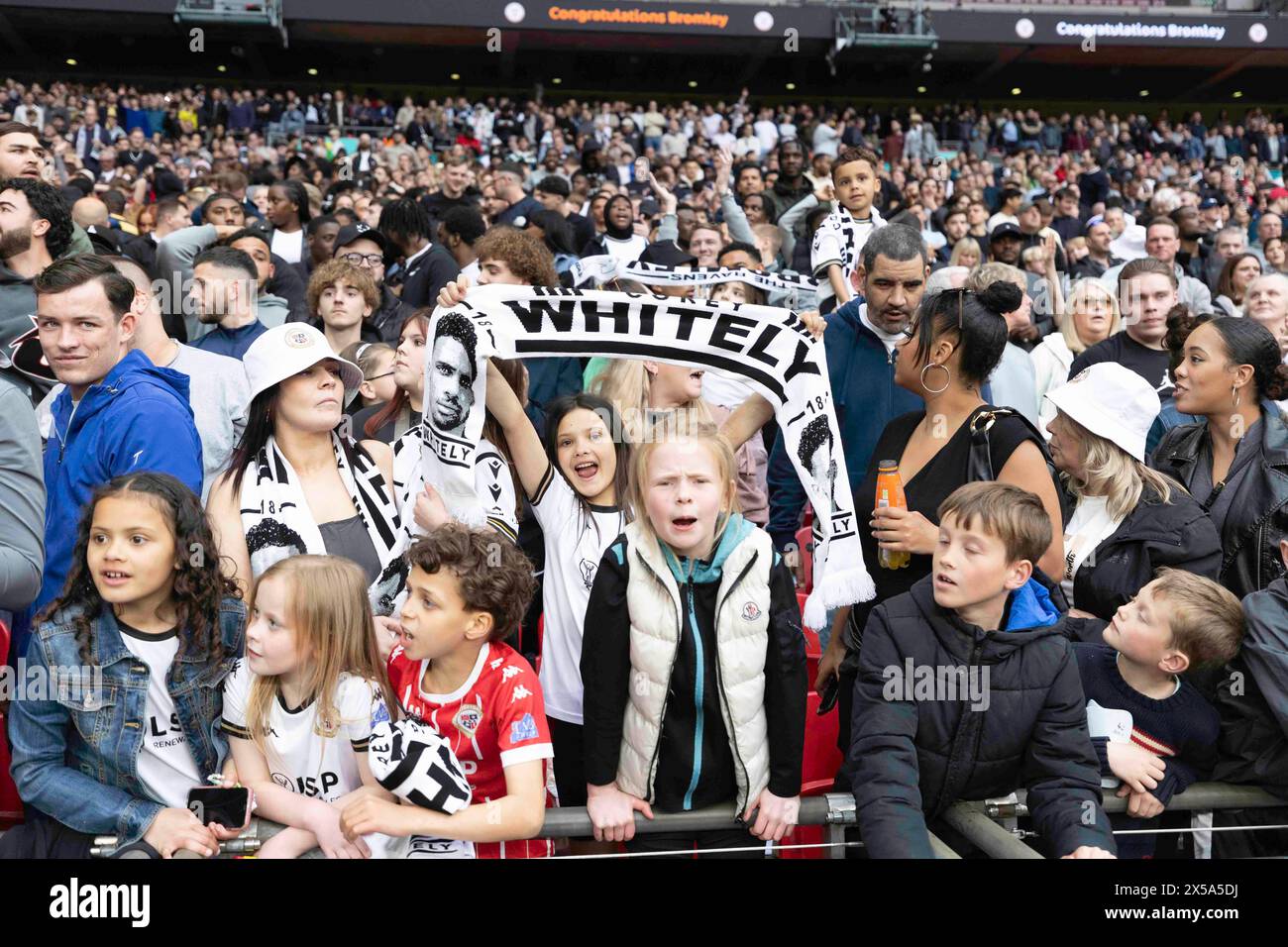 Wembley Crowd Vanarama Promotion Final Bromley V Solihull 2024 Stock ...