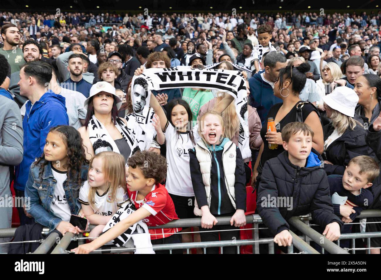 Wembley Crowd Vanarama Promotion Final Bromley V Solihull 2024 Stock ...