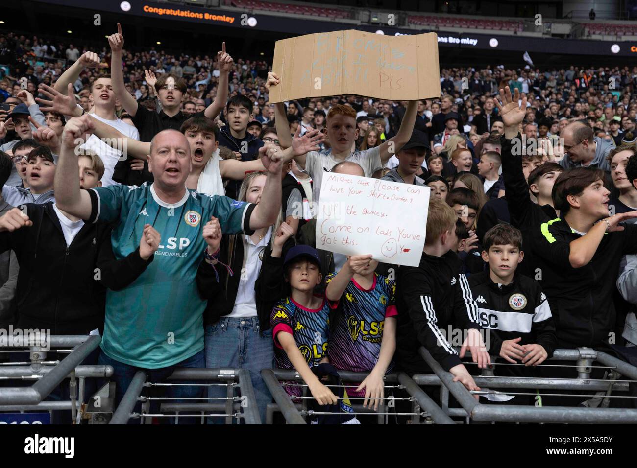 Wembley Crowd Vanarama Promotion Final Bromley V Solihull 2024 Stock ...