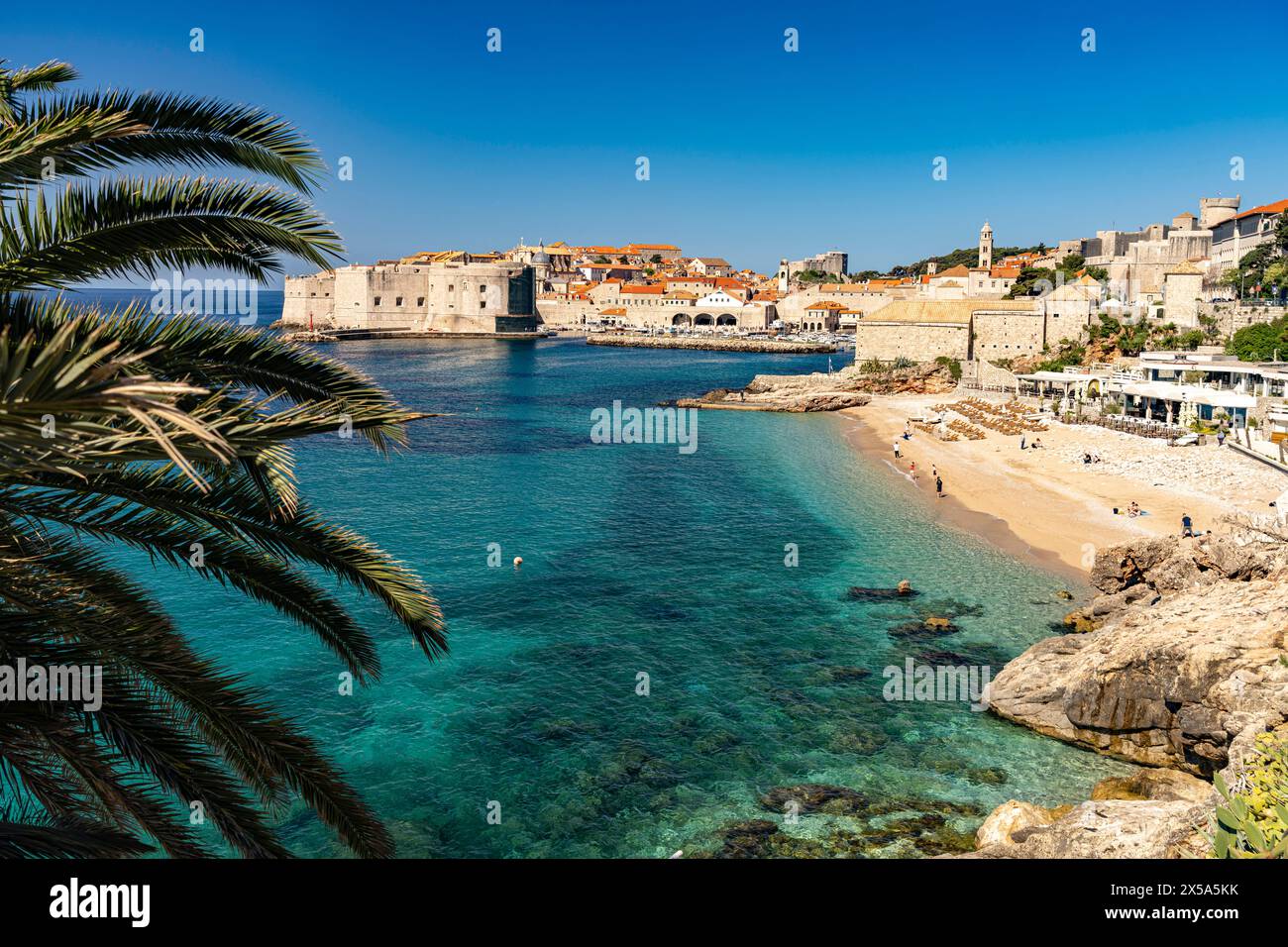 Banje Beach Dubrovnik Banje Beach und die Altstadt von Dubrovnik ...