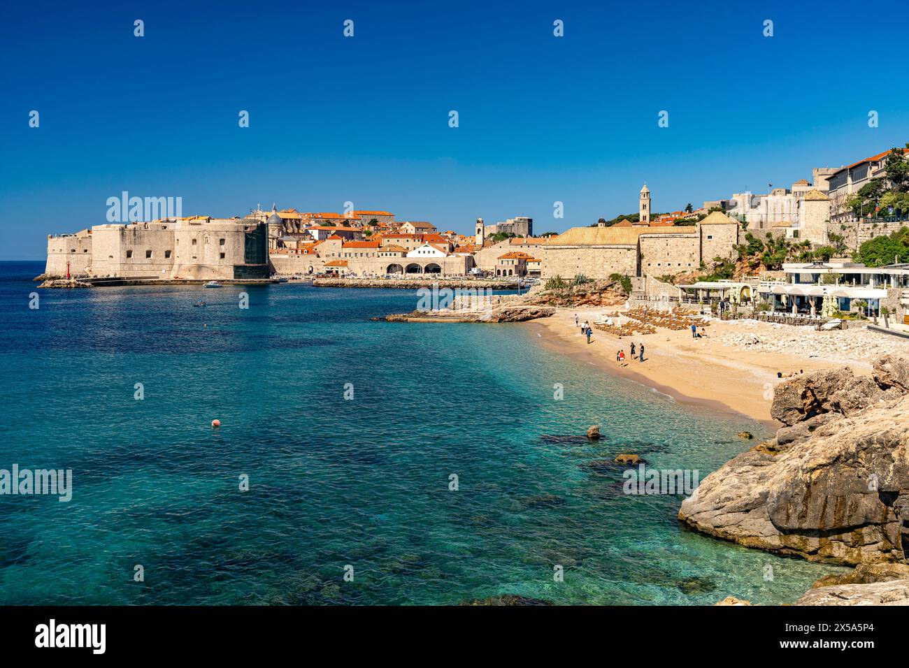 Banje Beach Dubrovnik Banje Beach und die Altstadt von Dubrovnik ...