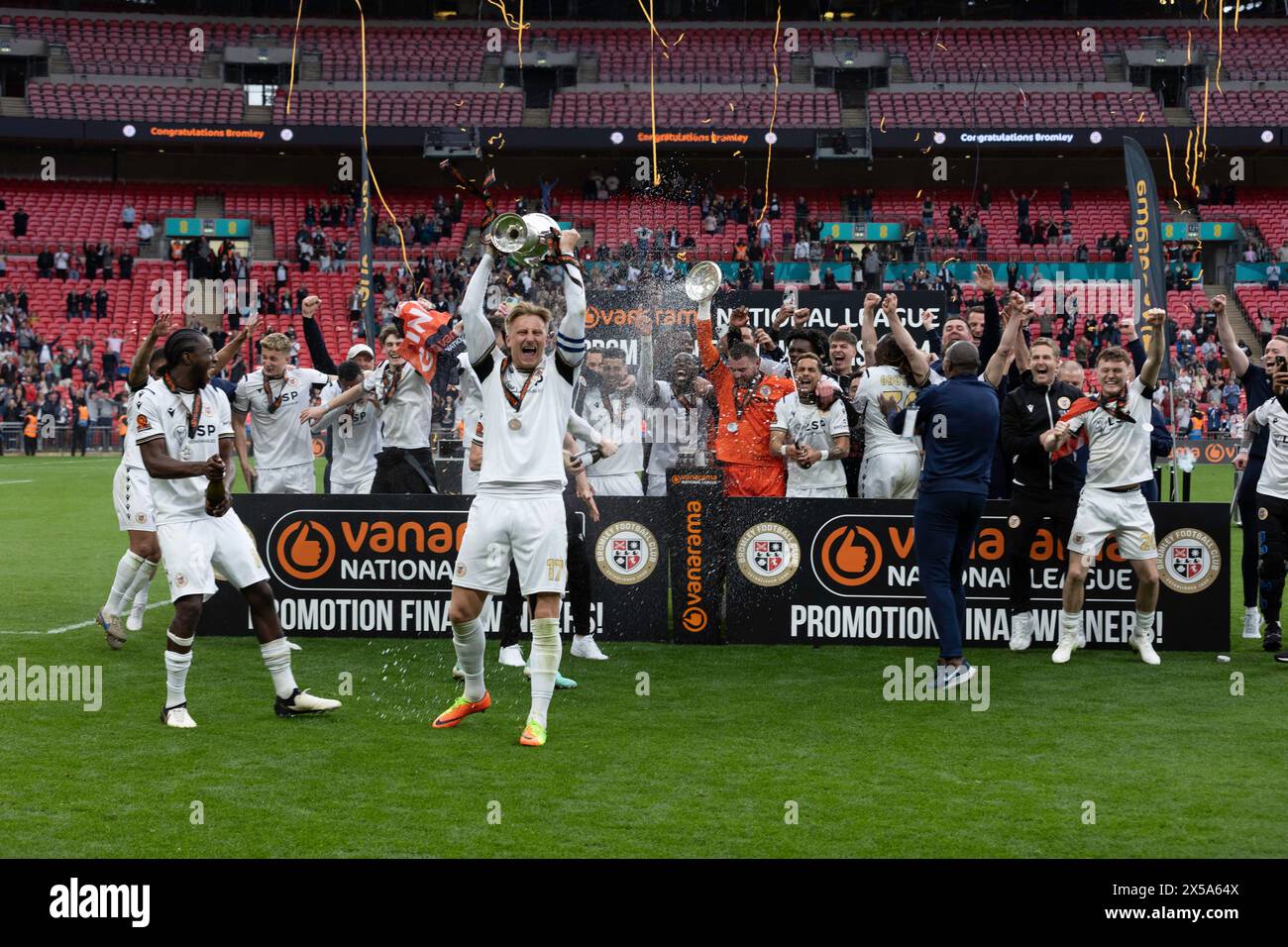 Wembley Crowd Vanarama Promotion Final Bromley V Solihull 2024 Stock ...