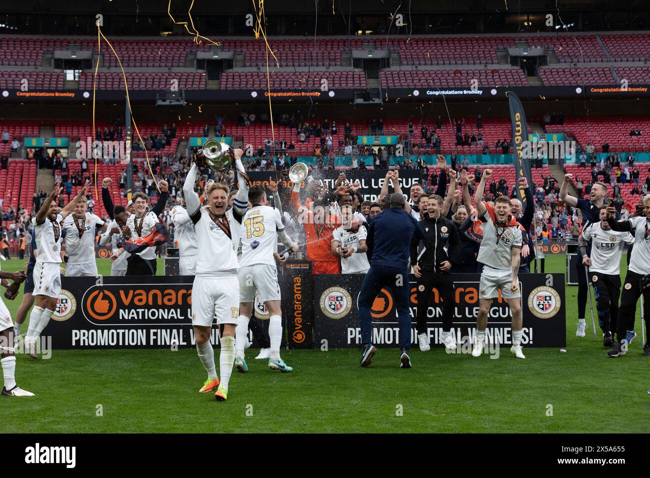 Wembley Crowd Vanarama Promotion Final Bromley V Solihull 2024 Stock ...