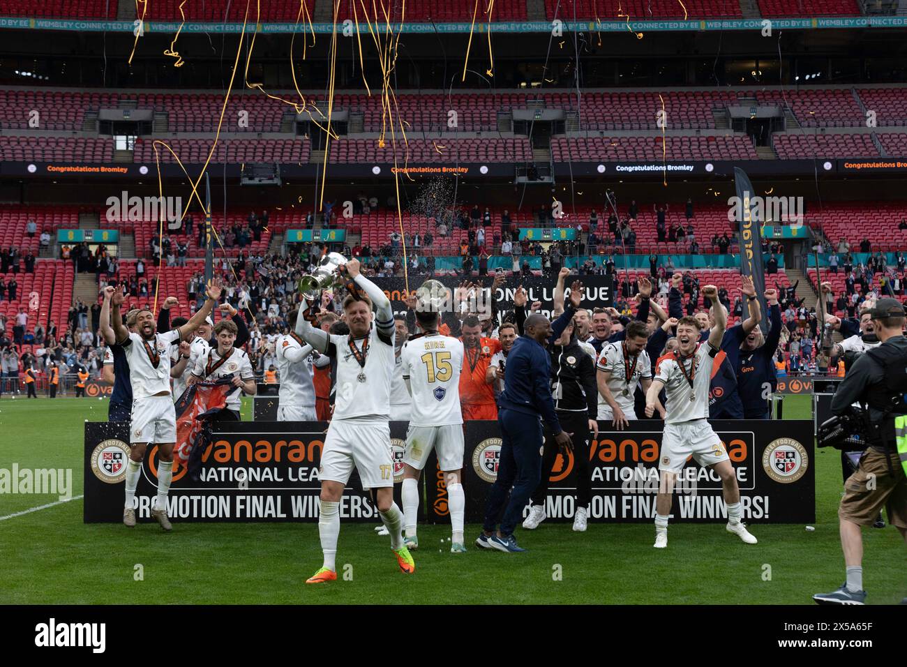 Wembley Crowd Vanarama Promotion Final Bromley V Solihull 2024 Stock ...