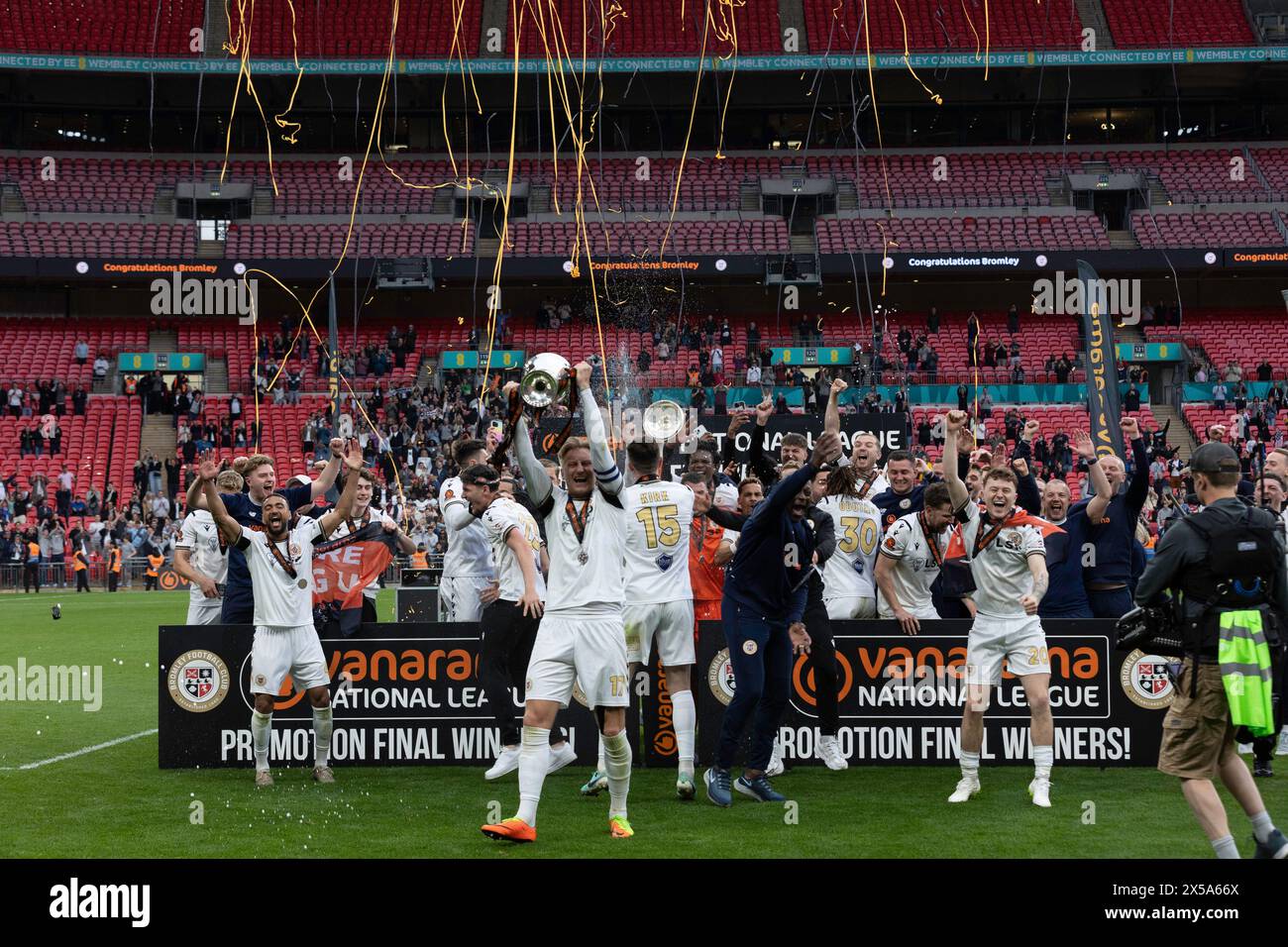 Wembley Crowd Vanarama Promotion Final Bromley V Solihull 2024 Stock ...