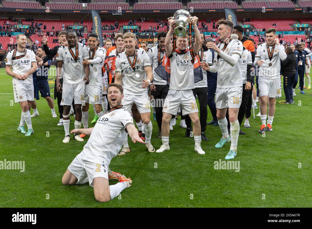 Wembley Crowd Vanarama Promotion Final Bromley V Solihull 2024 Stock ...