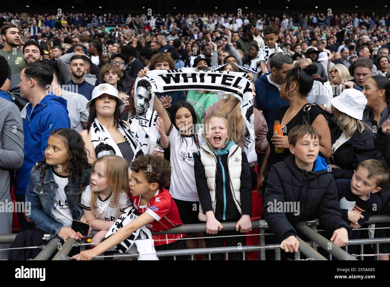 Wembley Crowd Vanarama Promotion Final Bromley V Solihull 2024 Stock ...