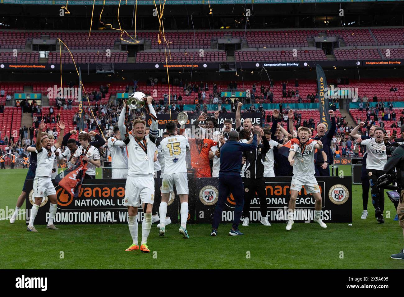 Wembley Crowd Vanarama Promotion Final Bromley V Solihull 2024 Stock ...