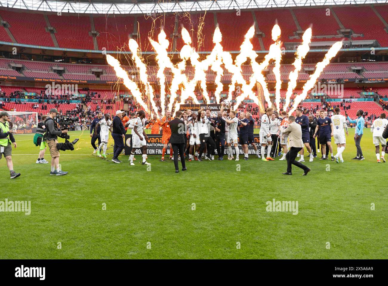 Wembley Crowd Vanarama Promotion Final Bromley V Solihull 2024 Stock ...