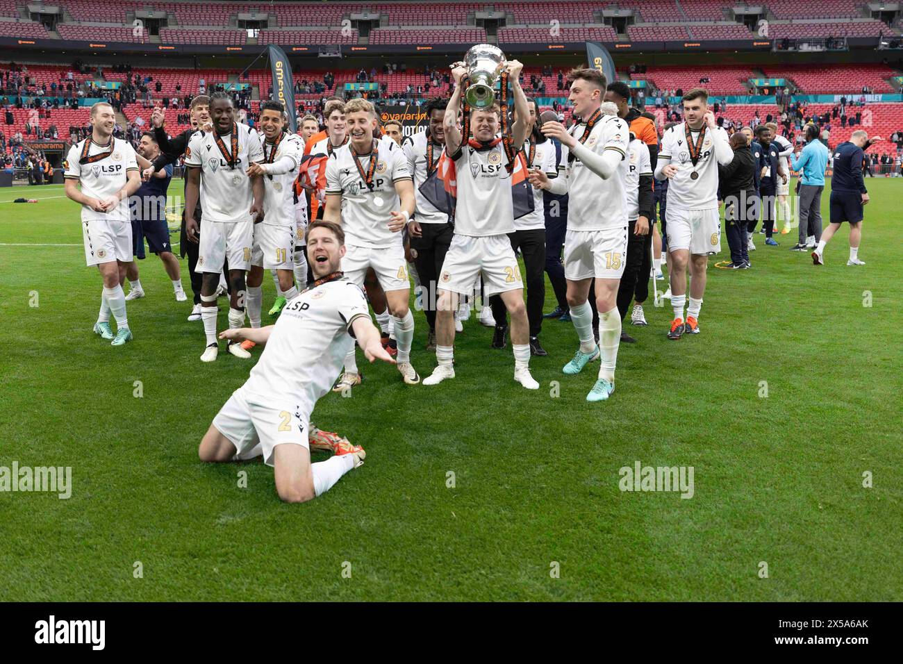 Wembley Crowd Vanarama Promotion Final Bromley V Solihull 2024 Stock ...