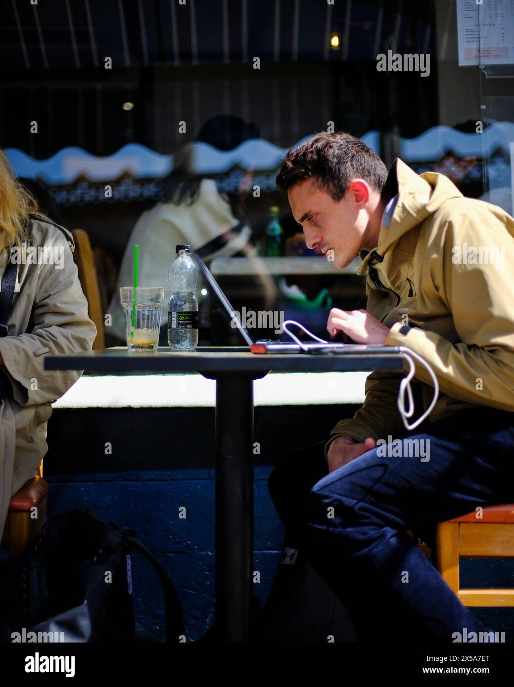 Remote work cafe hi-res stock photography and images - Alamy