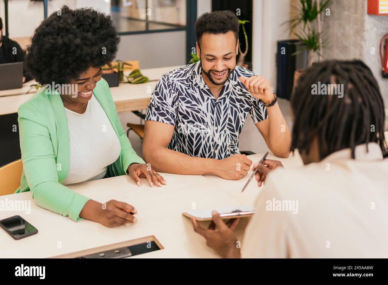 Collaboration teamwork table hi-res stock photography and images - Alamy