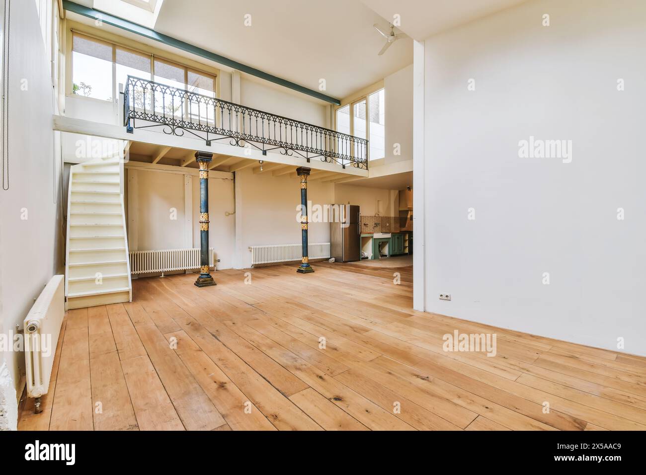 Beam ceilings hi-res stock photography and images - Alamy