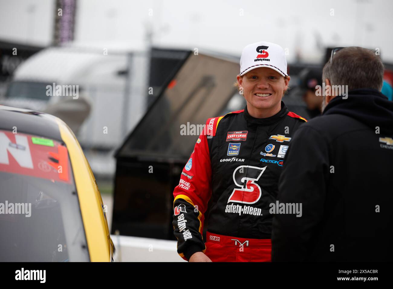 Kansas City, Ks, USA. 4th May, 2024. Thad Moffitt takes to the track to ...