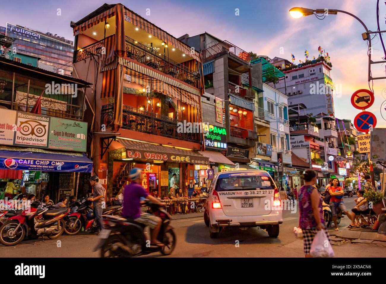 SAIGON, VIETNAM, DEC 17 2017, Sunset in the streets of Saigon, Evening ...
